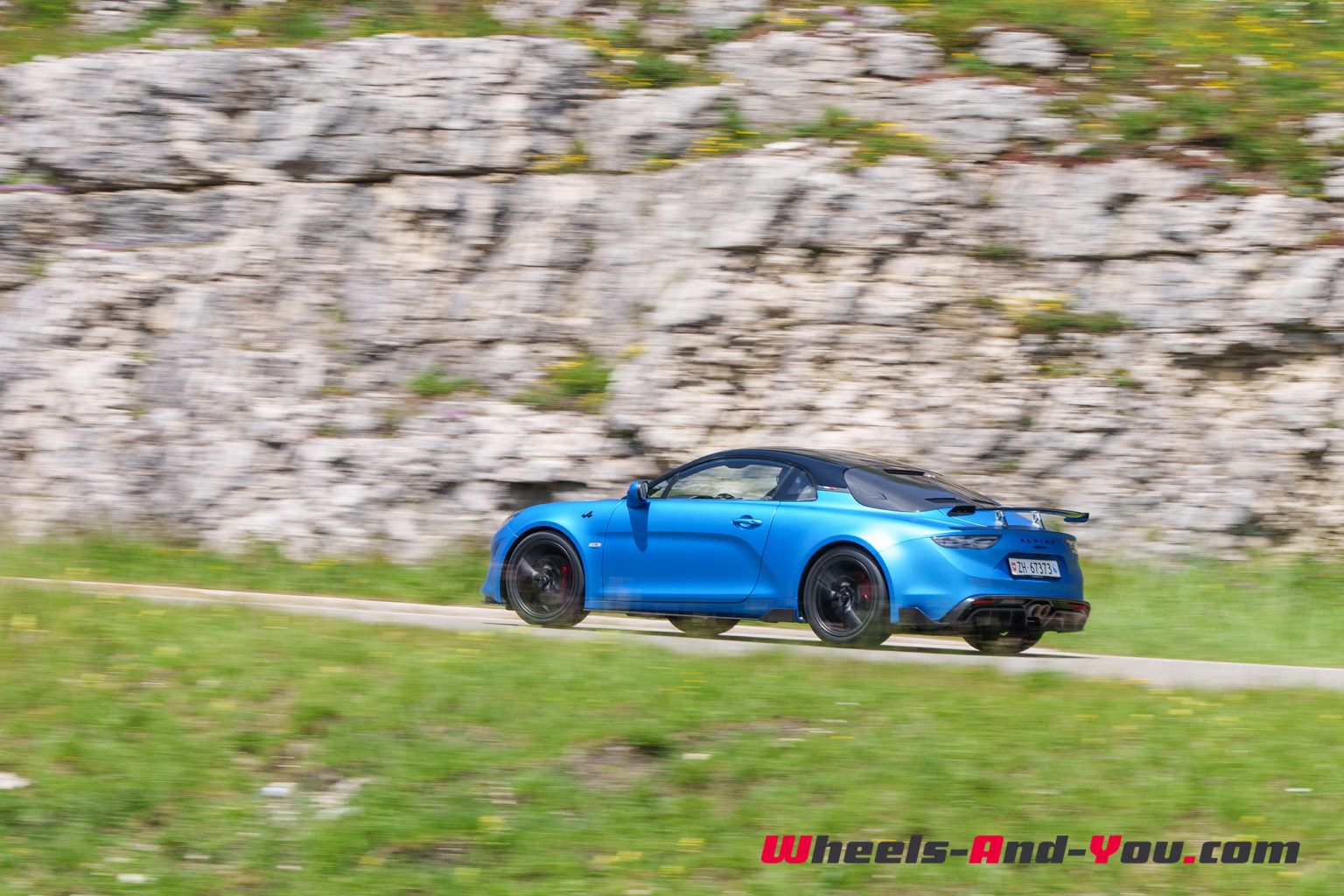 Essai – Alpine A110 R Turini : Une version affûtée mais homologuée sur ...